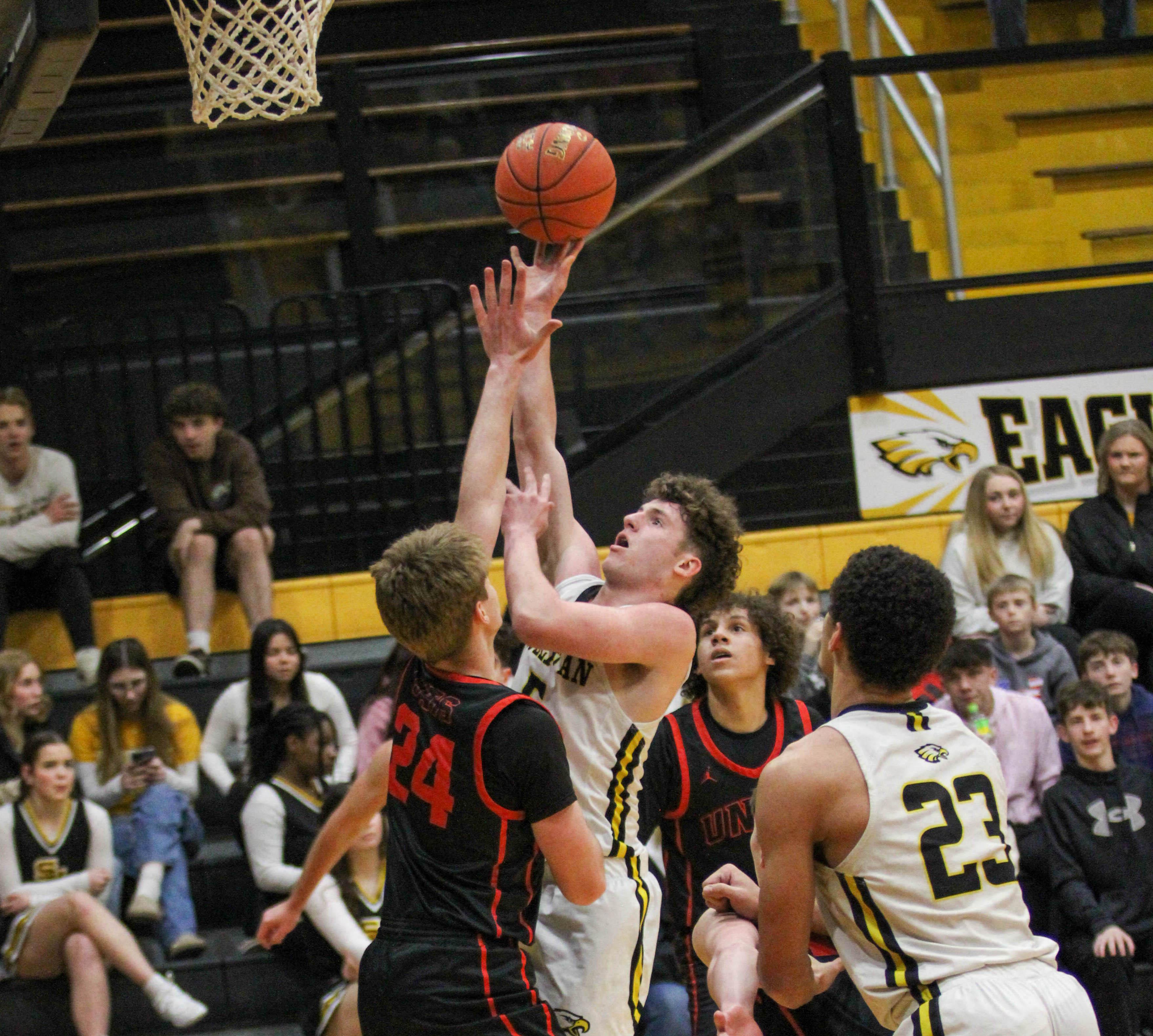 Boys Basketball Claws Out Wildcats On Senior Night | Sullivan ...
