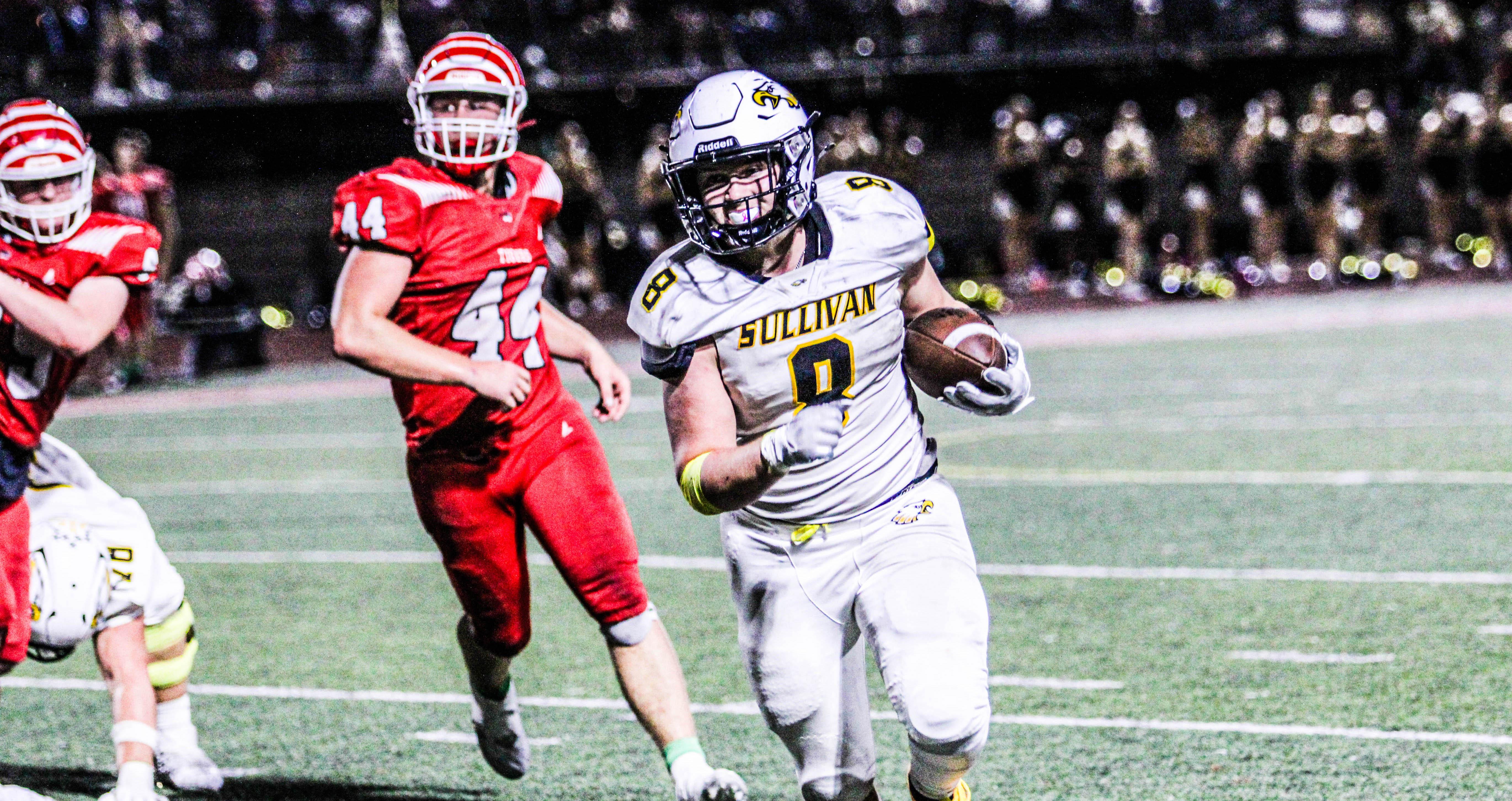 Football Survives Tigers 28-20 | Sullivan Independent News